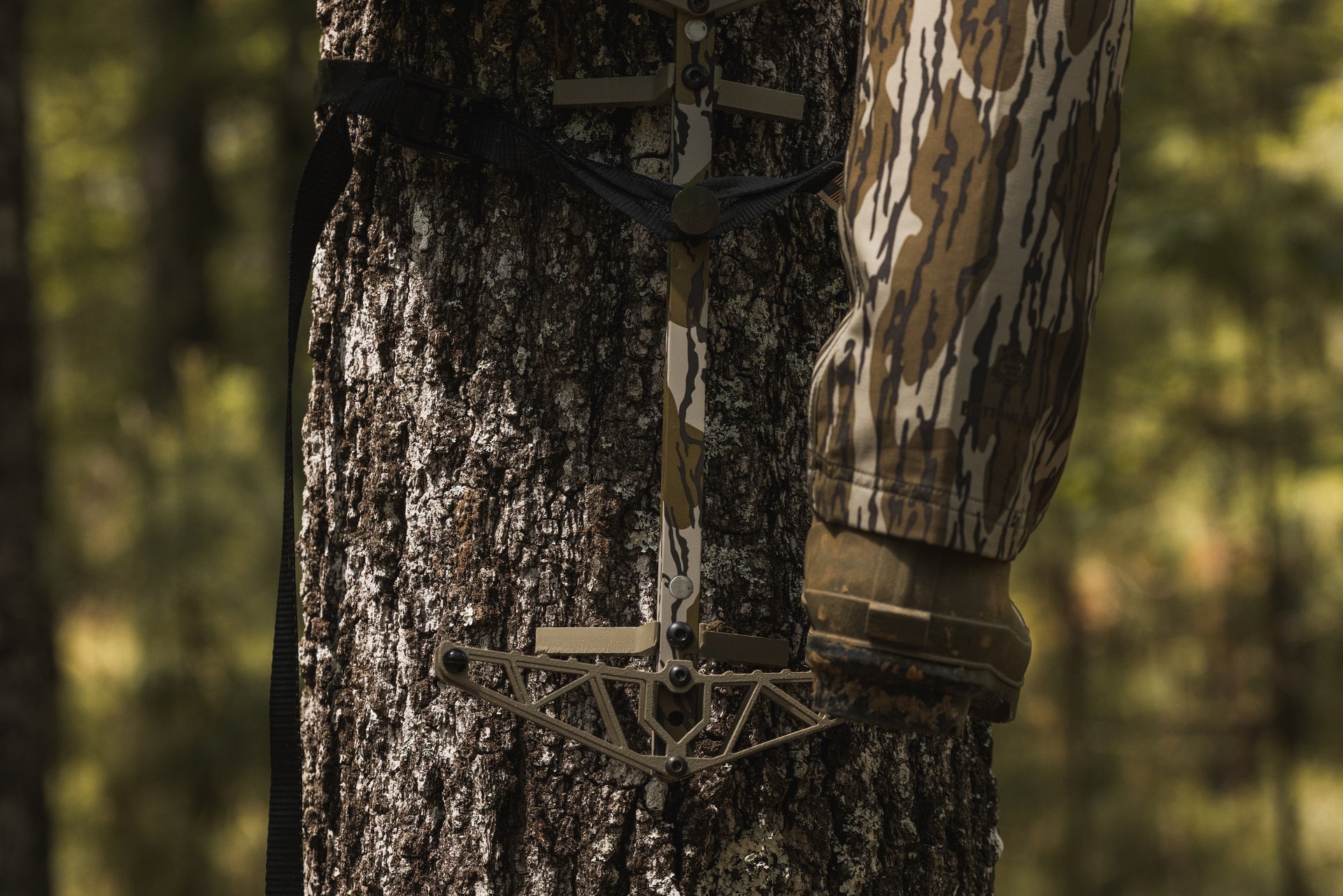 Elevate Stand Co. | Lightweight Tree Hang On Stands | Climbing Sticks